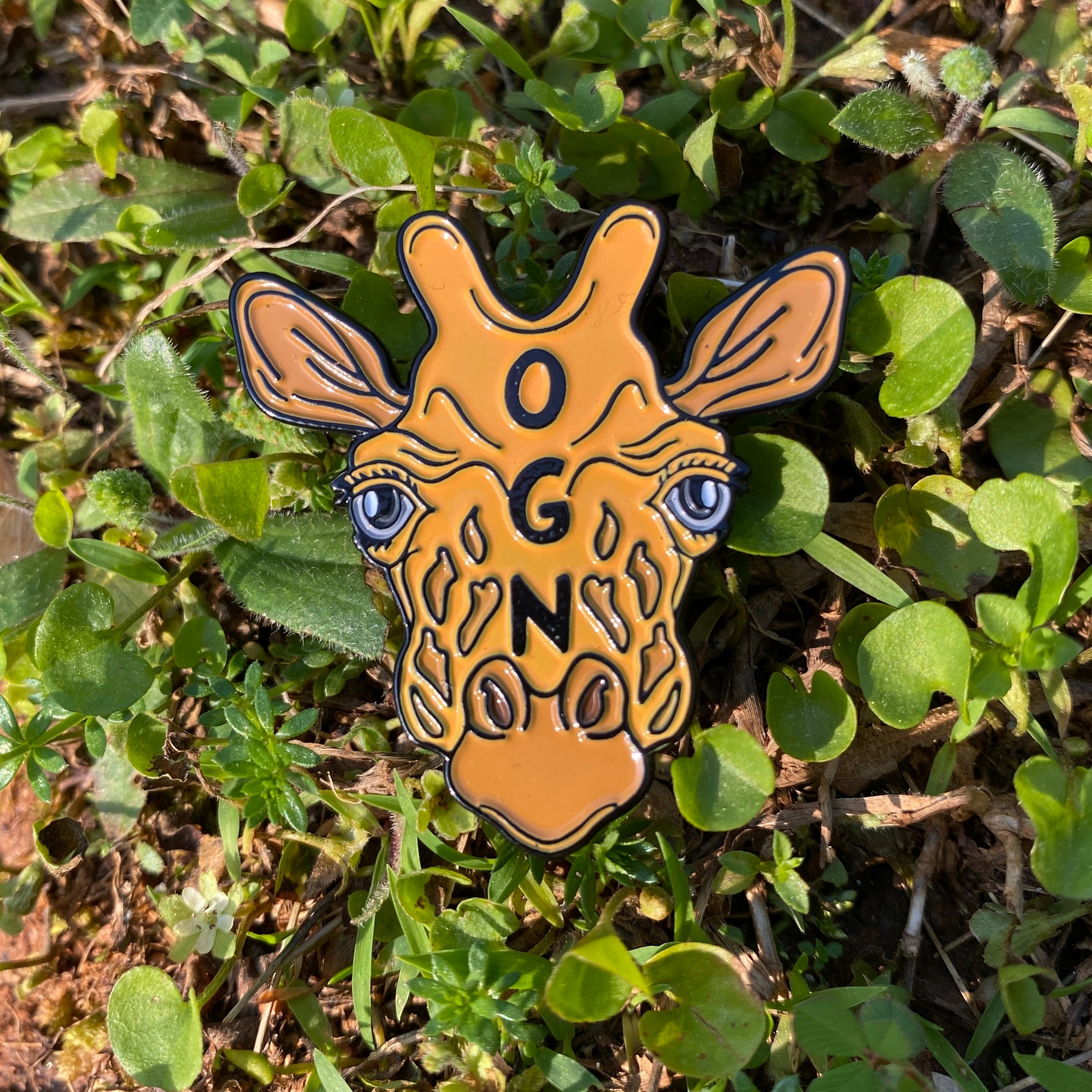 Giraffe Pin – Of Good Nature